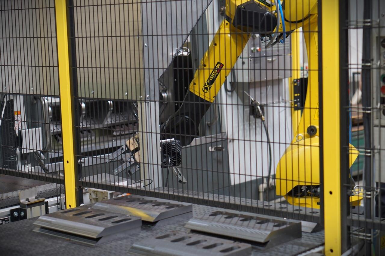 New FANUC robotic workstation