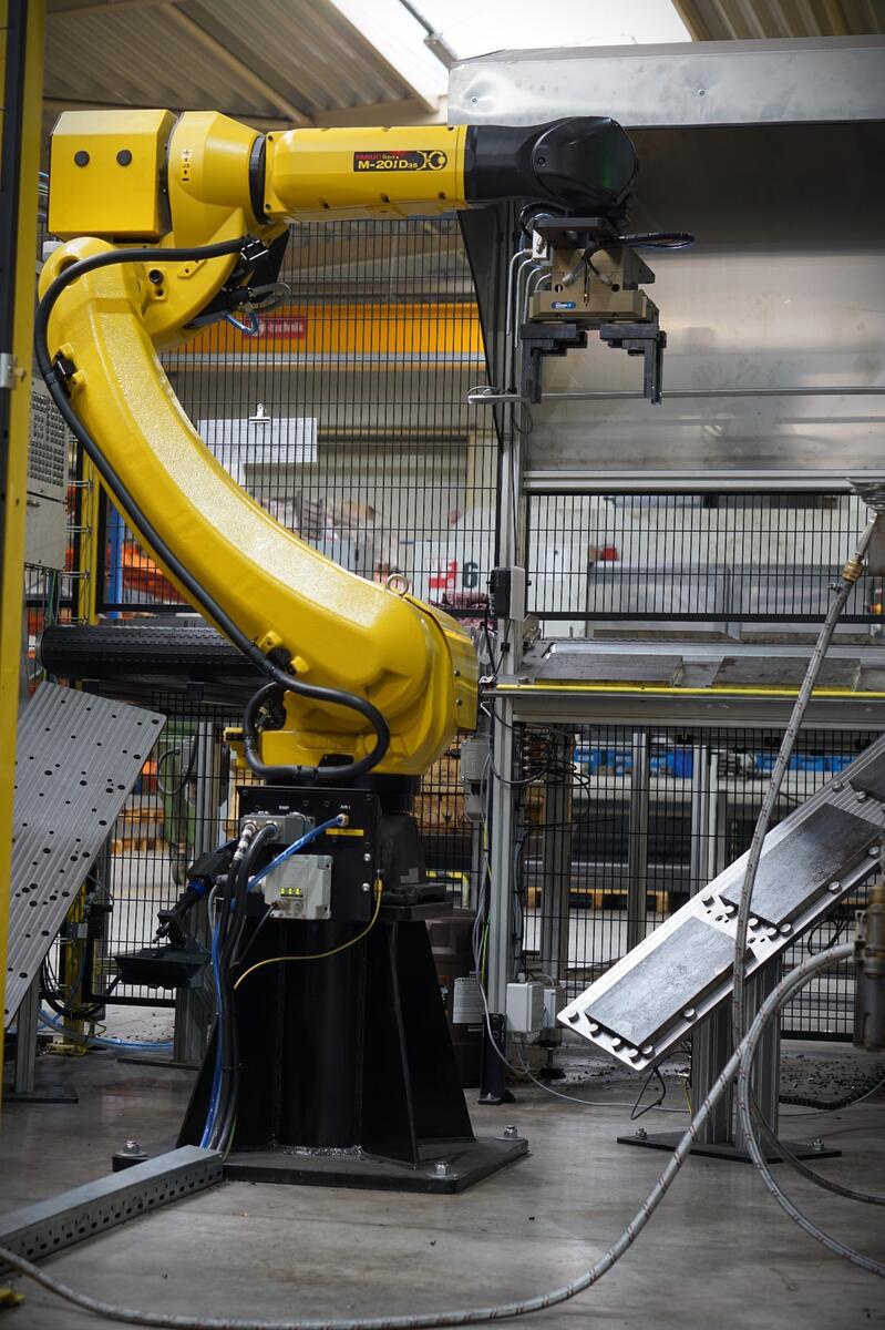 New FANUC robotic workstation